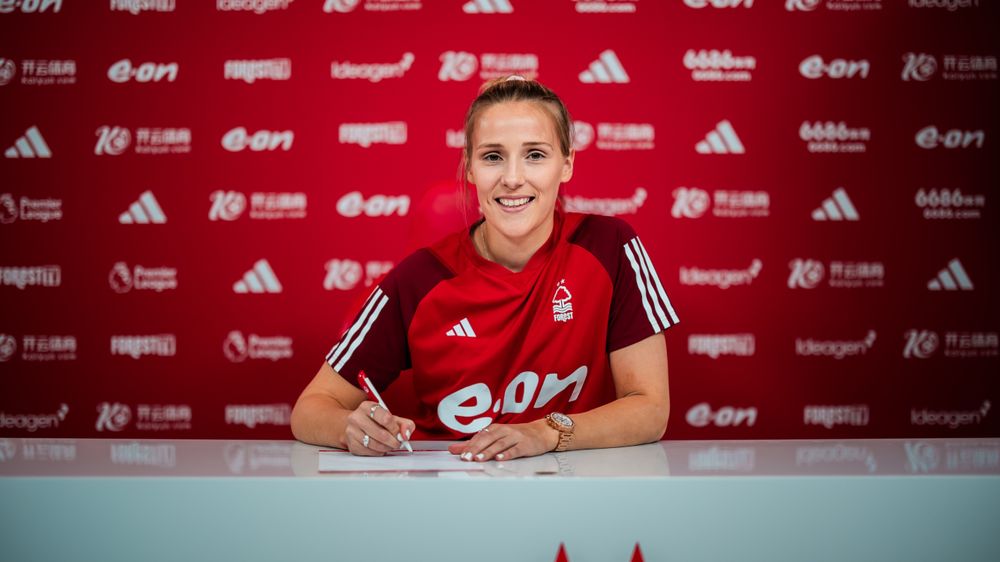 Nottingham Forest FC - Emily Batty signs new deal