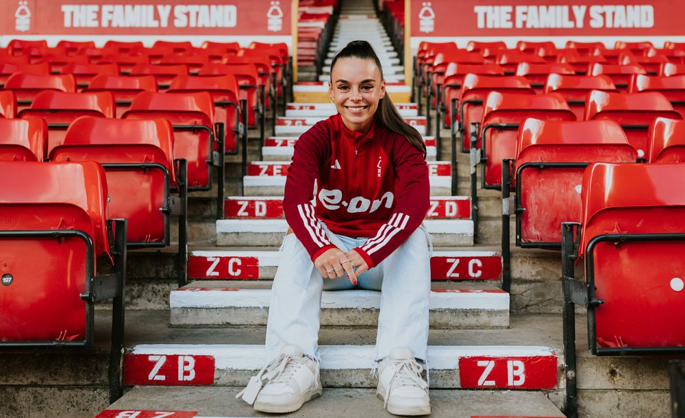 Nottingham Forest FC - Freya Thomas signs for Forest Women