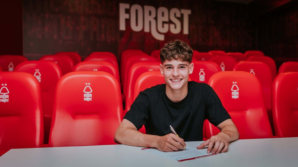 Nottingham Forest FC - Jimmy Sinclair signs new deal