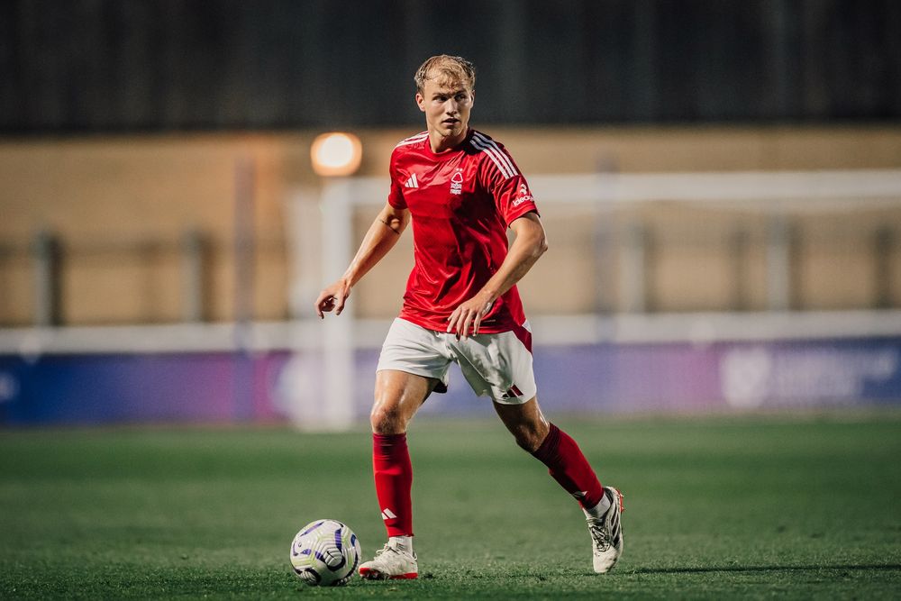 Nottingham Forest FC - Fin Back joins Wycombe