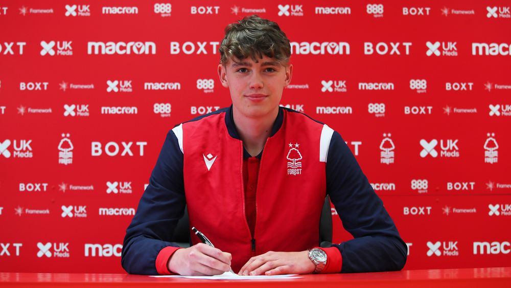 Nottingham Forest FC - James Clarridge Pens Professional Contract